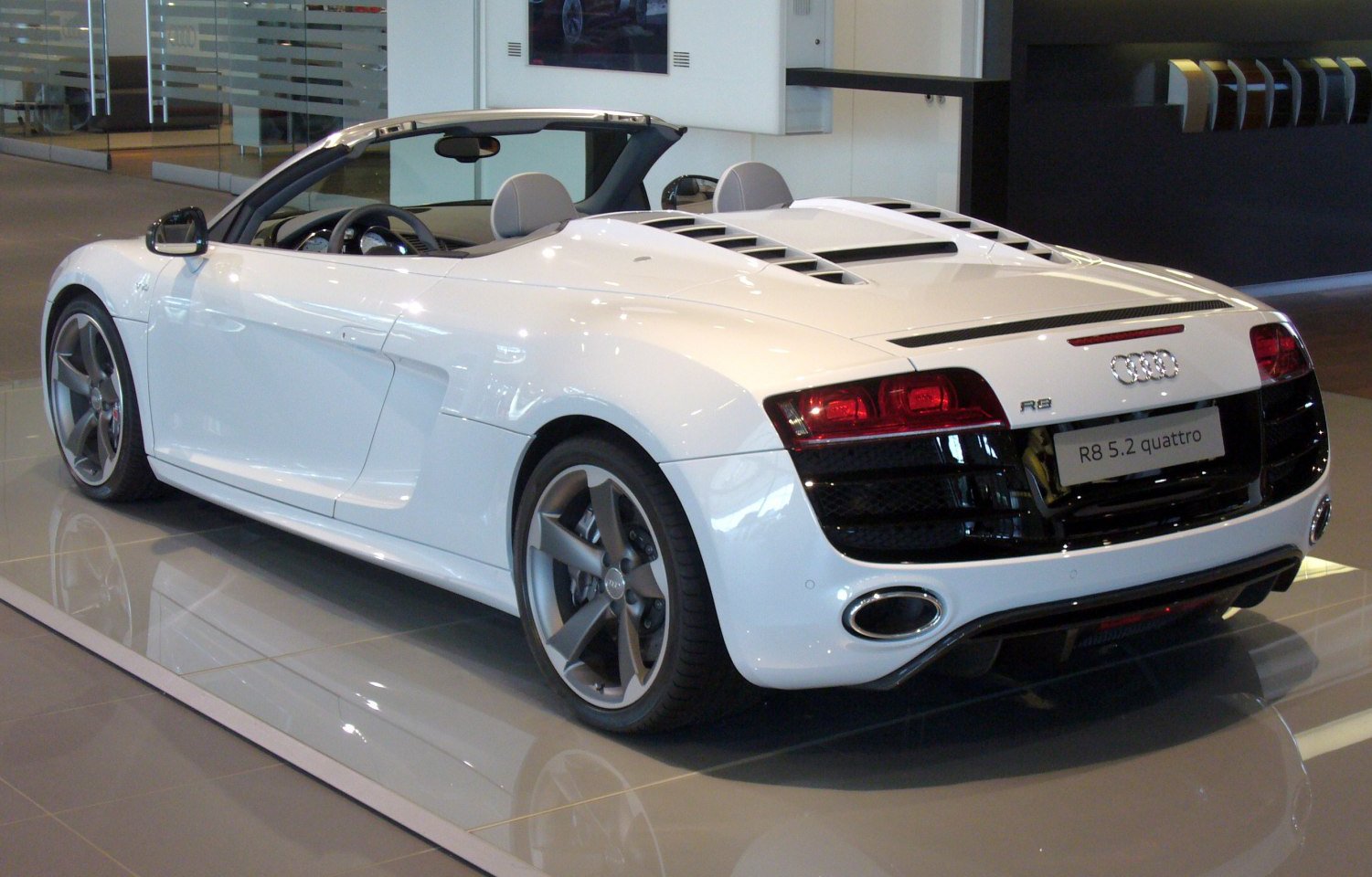 Audi R8 Spyder 5.2 FSI V10 (525 Hp) quattro R tronic